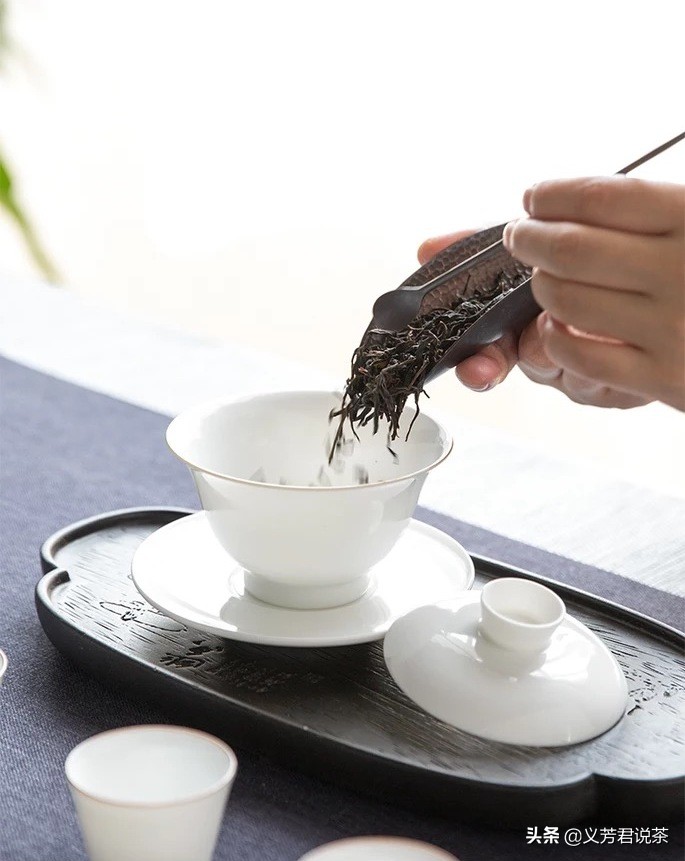 Drinking tea alone, should I use a tureen or a purple clay pot, tell me ...