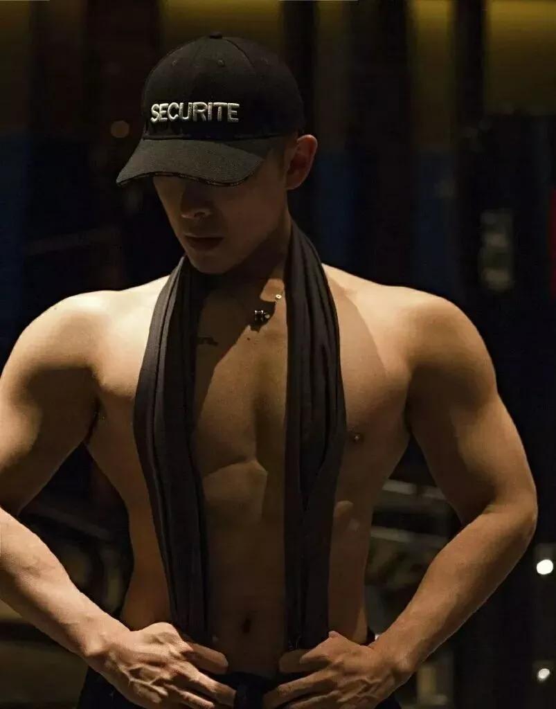 Abdominal muscle blogger brother, handsome and cute - iMedia