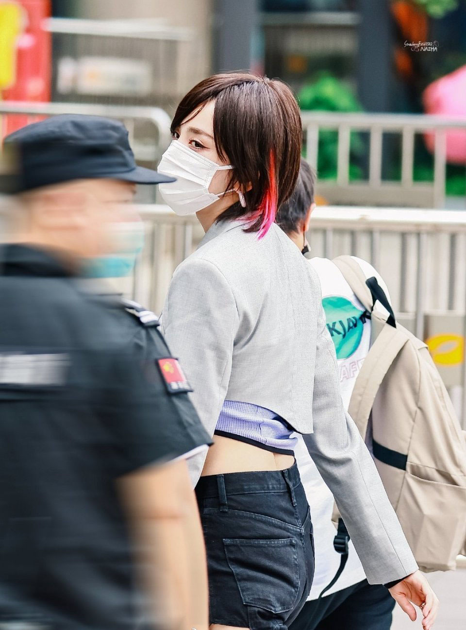 Guli Nazha Reuters, short hair with exposed waist LOOK is cool and ...