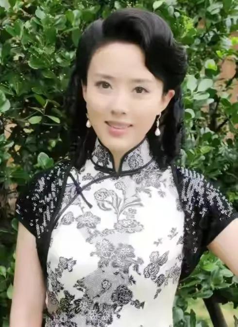 Hunan Beauty-Yan Danchen - iMedia