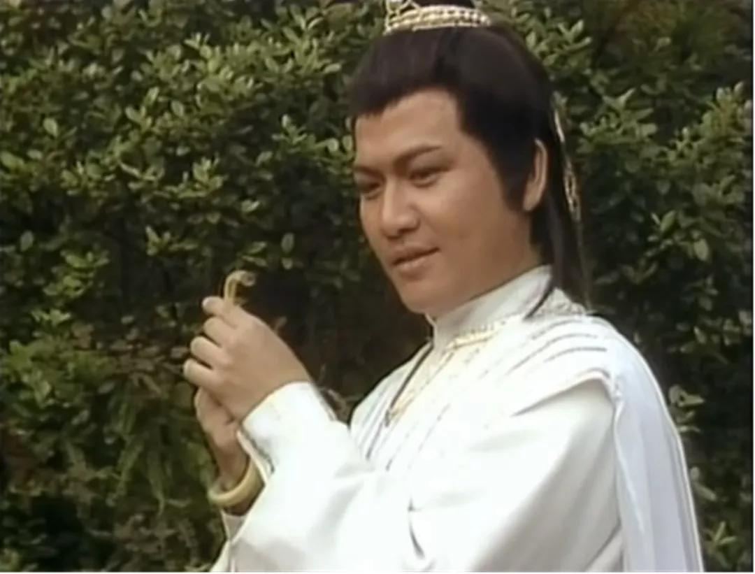 A recent photo of the 83-version shooting "Ouyang Ke" has been exposed ...