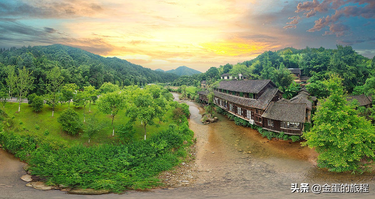 Sanbao Village, Jingdezhen, a small pottery mining village in the deep ...