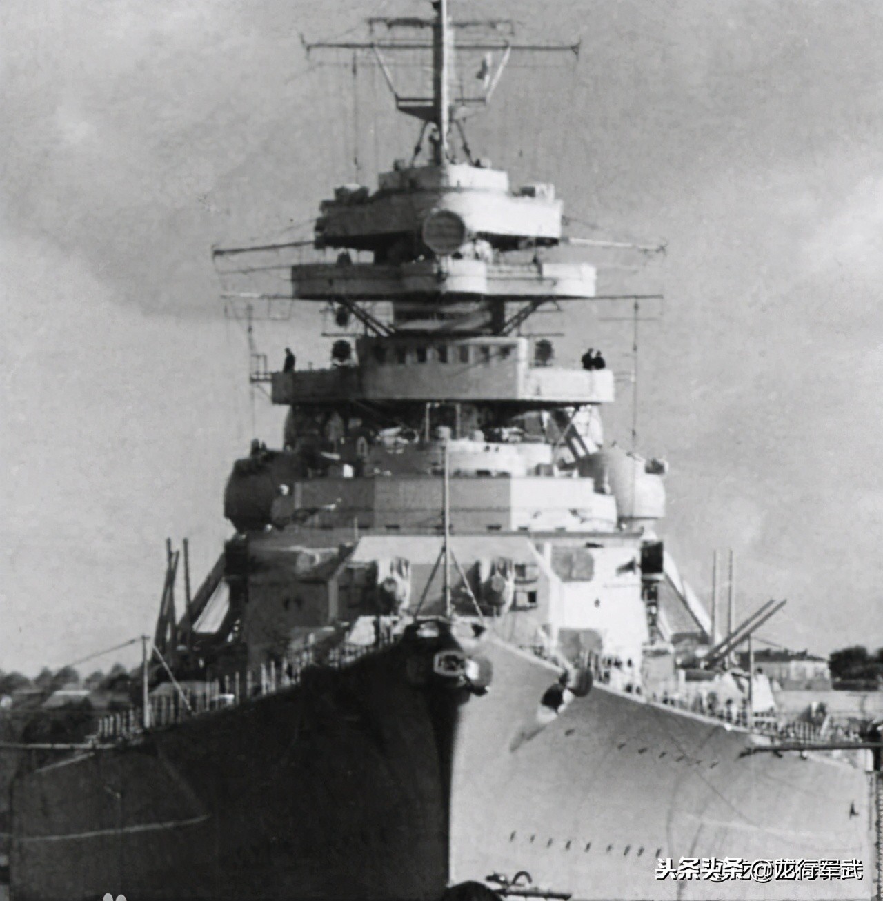 Count the four major design flaws of the "Bismarck" battleship: it ...