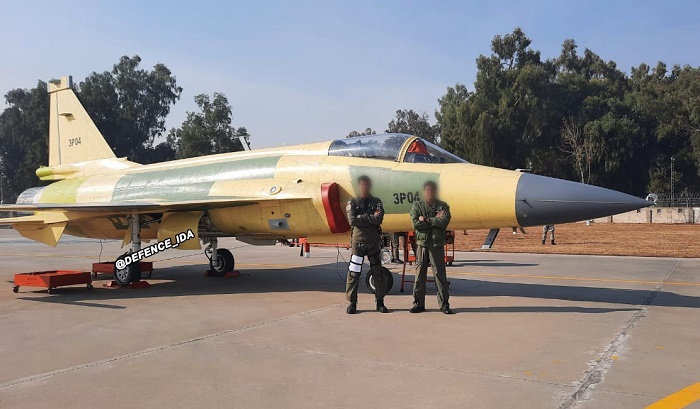 The first batch of 10 JF-17C fighters delivered to the Pakistan Railway ...