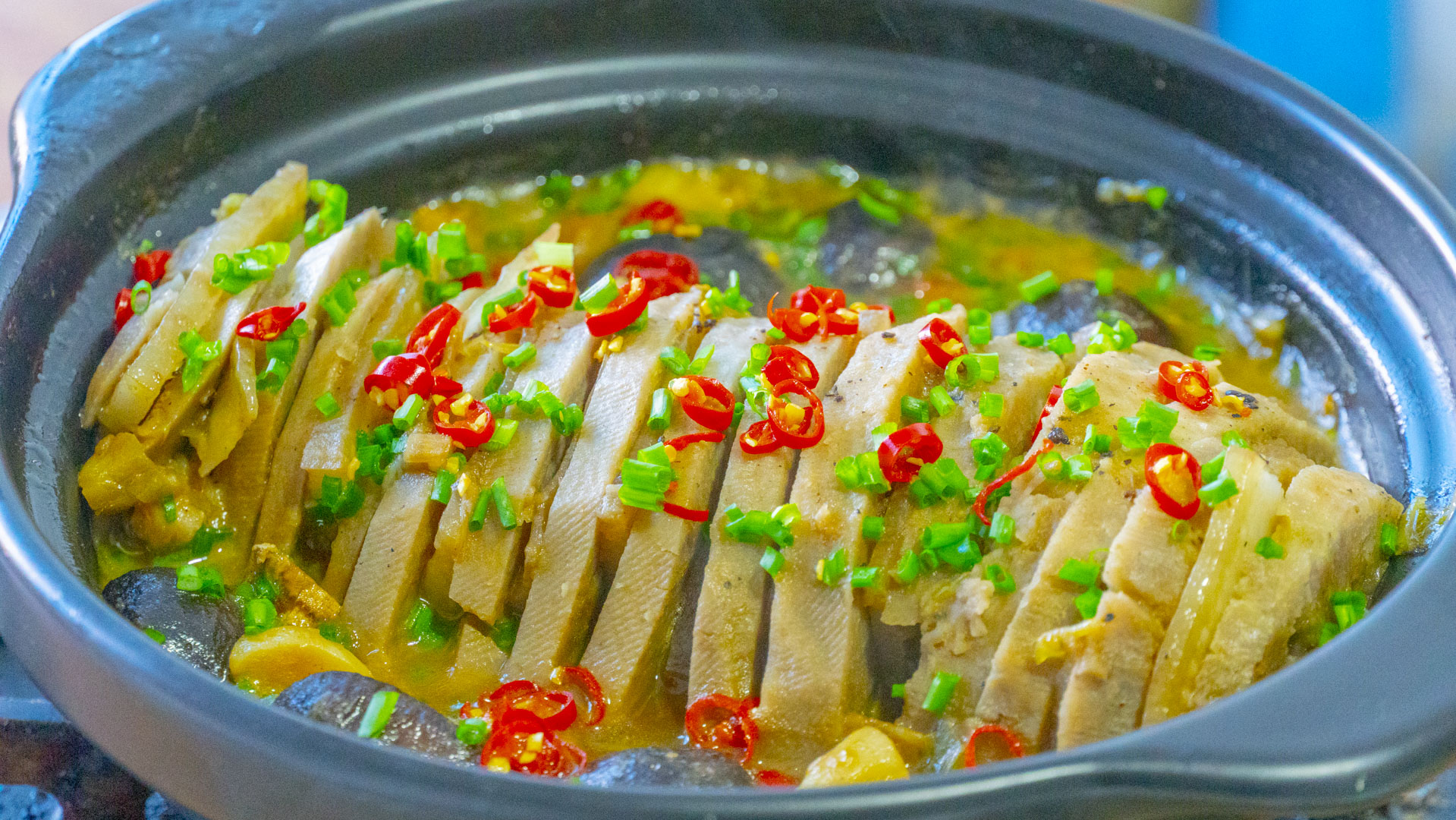 It's cold, let's have a hot taro pot, which is soft and warm. The ...