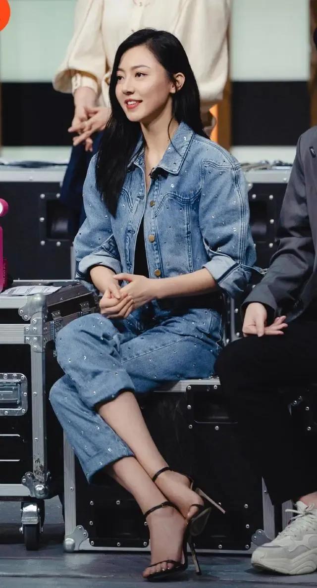 Huang Mengying's Atlas: Beautiful as a flower, gorgeous and moving - iMedia