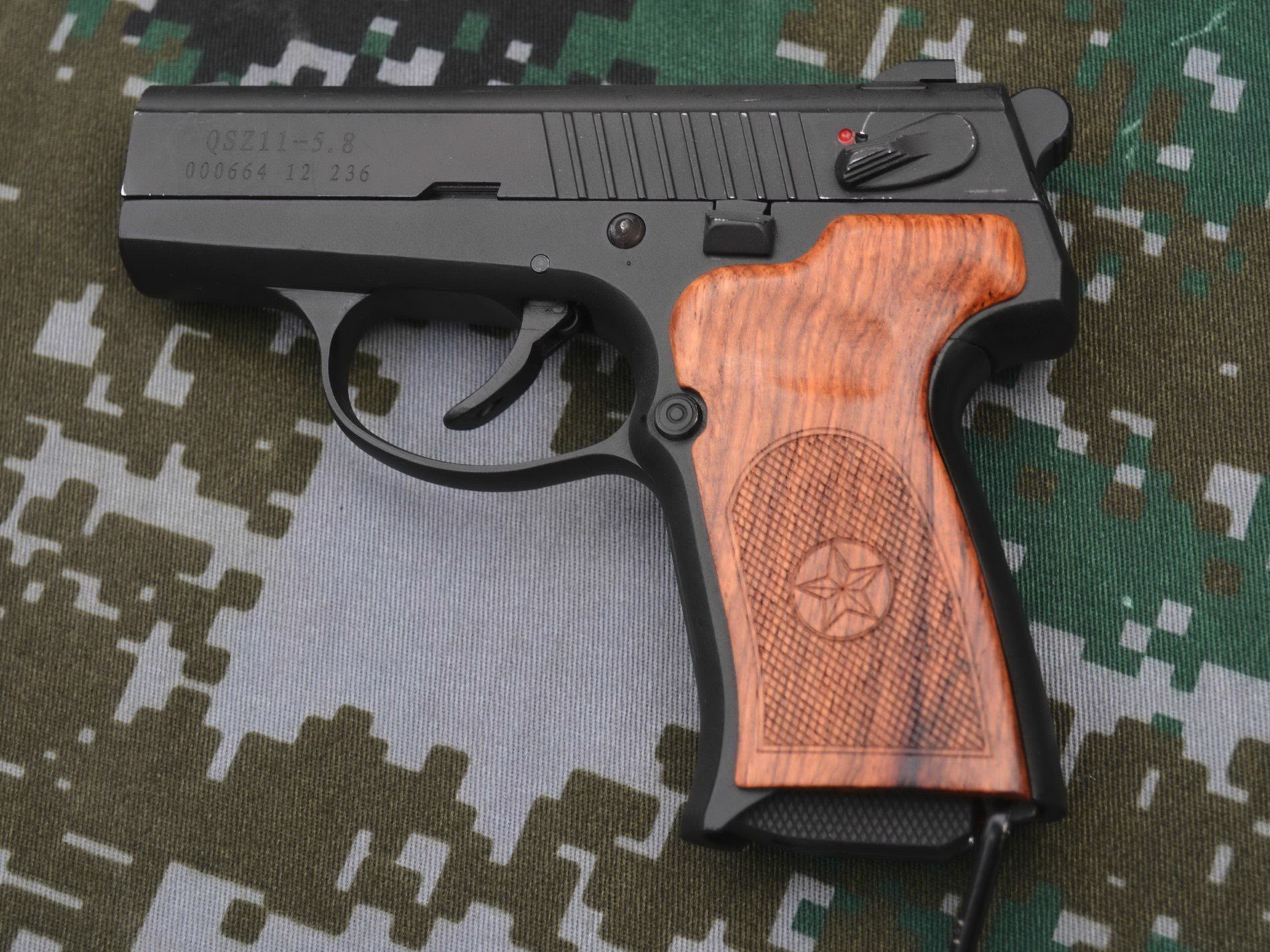 American and Russian pilots have rifles, while PLA pilots only have ...