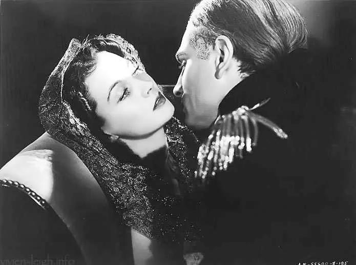 Appreciation of Mrs. Hamilton's costumes in the movie - iMedia