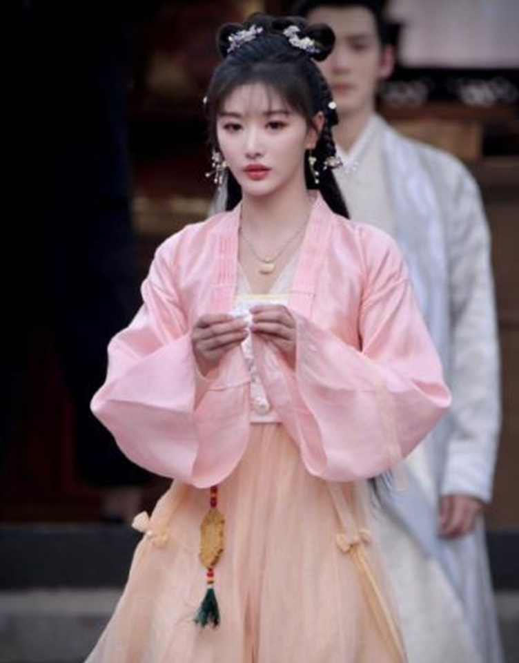 Kong Xueer "is nothing more than love" at the opening ceremony, her ...