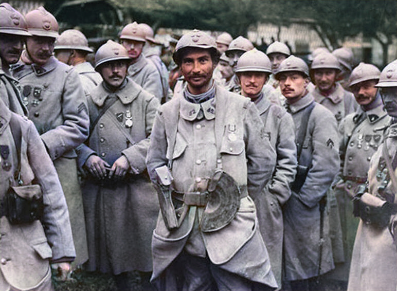 The earliest mass-produced light machine gun, the French Chauchat M1915 ...