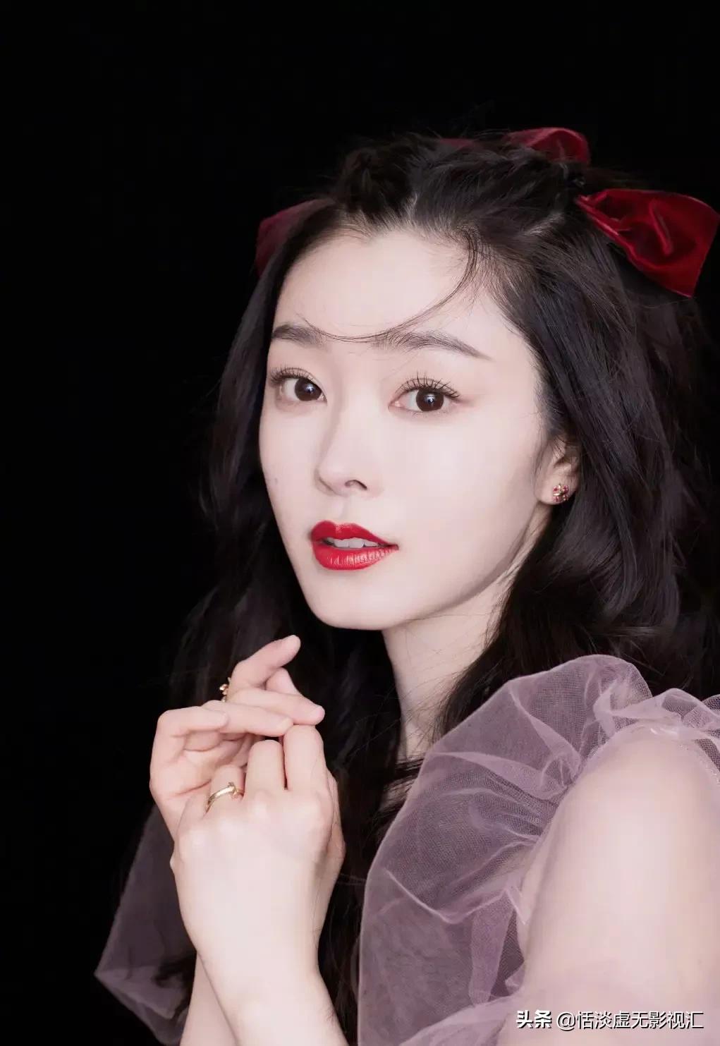 Song Yihong's makeup is as beautiful as a fairy, like a little princess ...