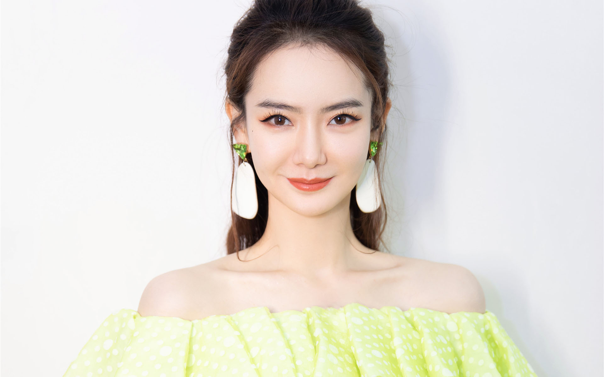 Little gossip: Dawn, Qi Wei, Song Zhi, Xiao Jing, sweet Venus, Yang Jue ...