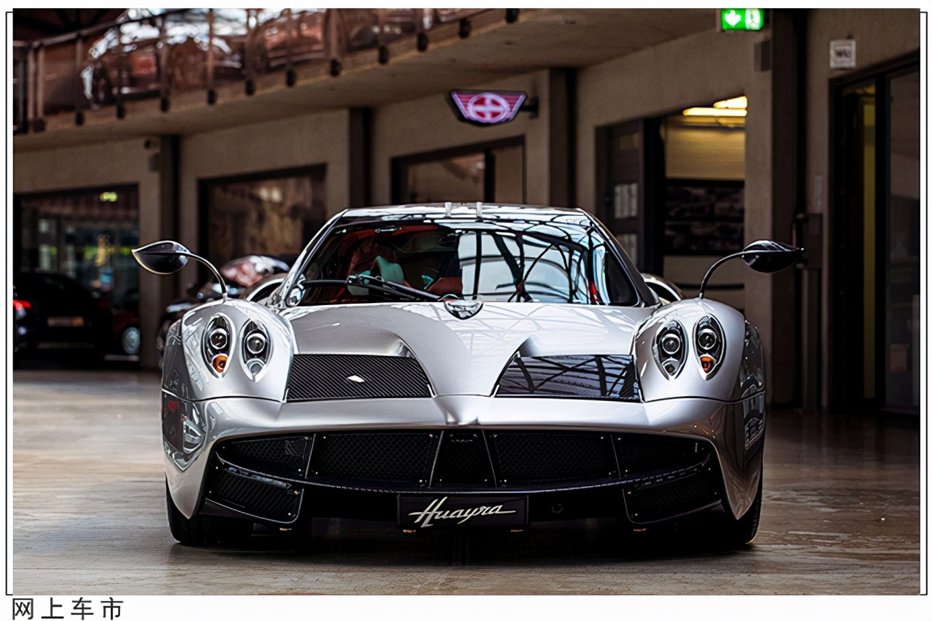 Do you love the full carbon body + gull wing door?Pagani Huayra real ...