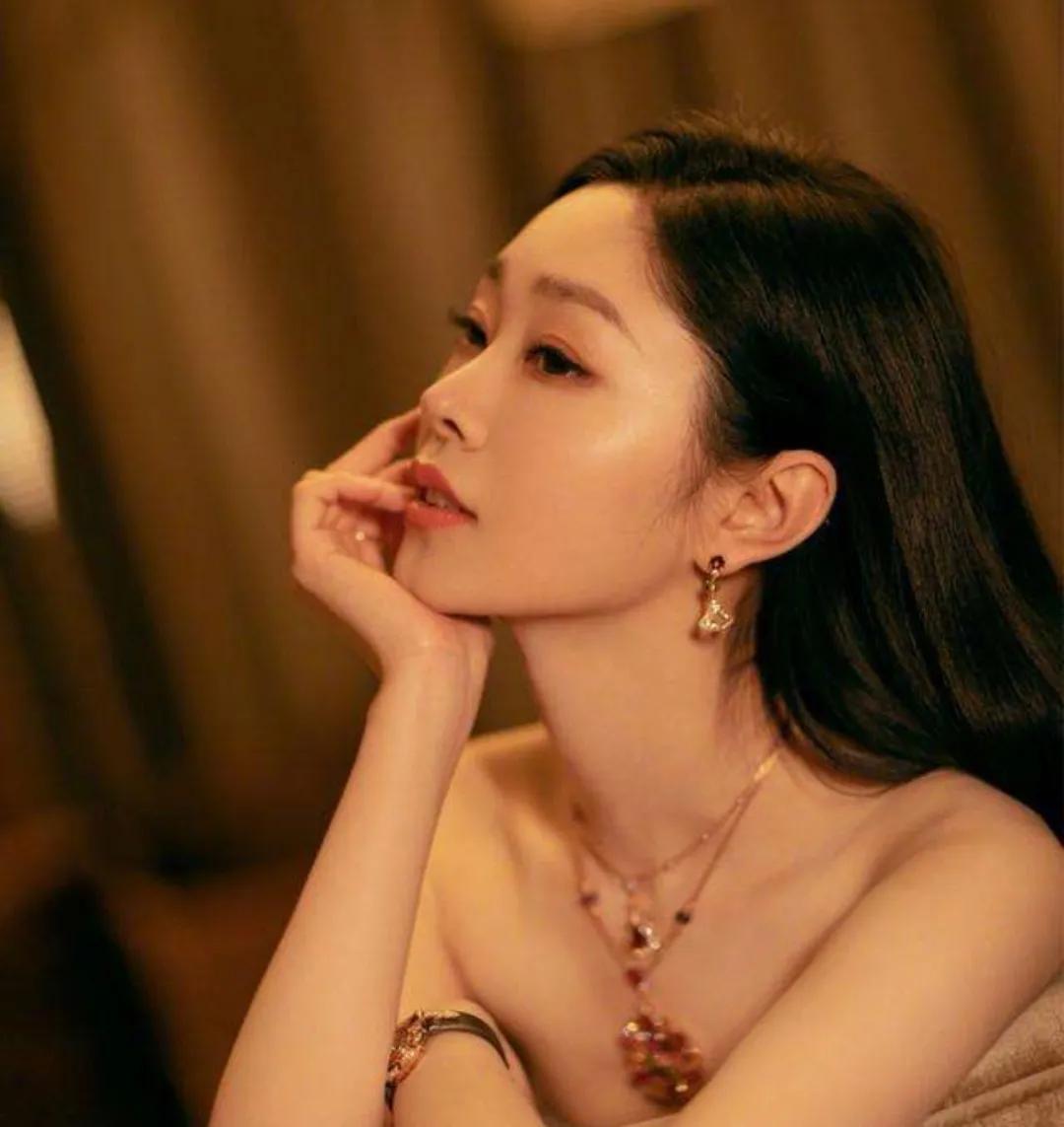 Pure and sweet, lovely and charming temperament goddess Song Yi - iMedia