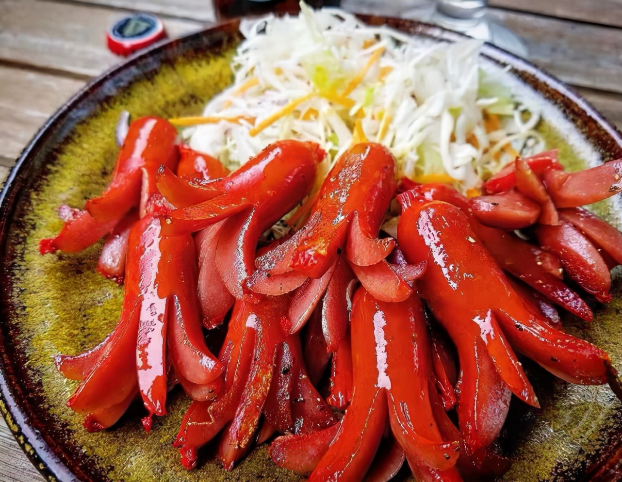Why do Japanese bento always make sausage like octopus?In fact, there ...