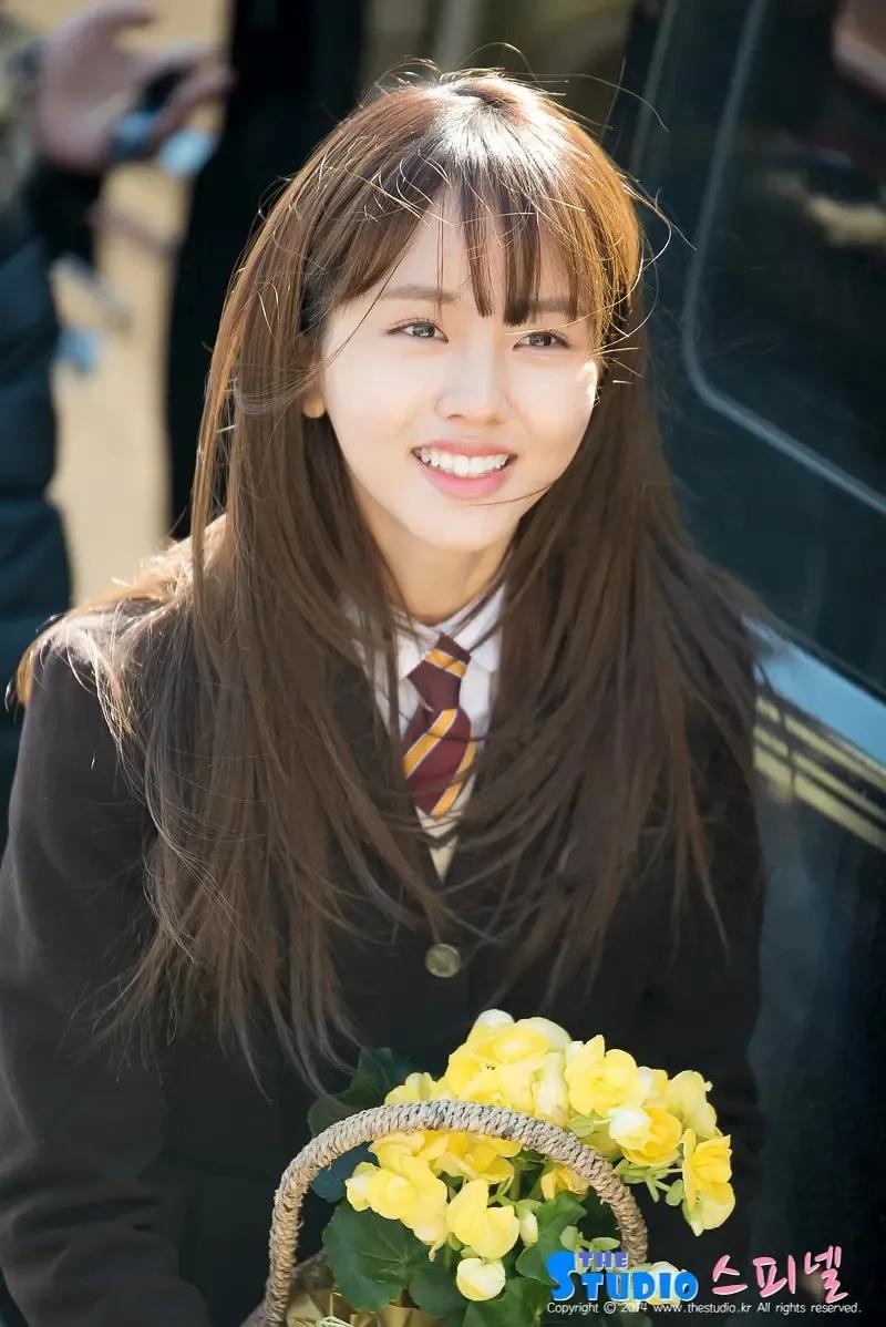 The female stars born in 1999 are beautiful in their own ways. Who do ...