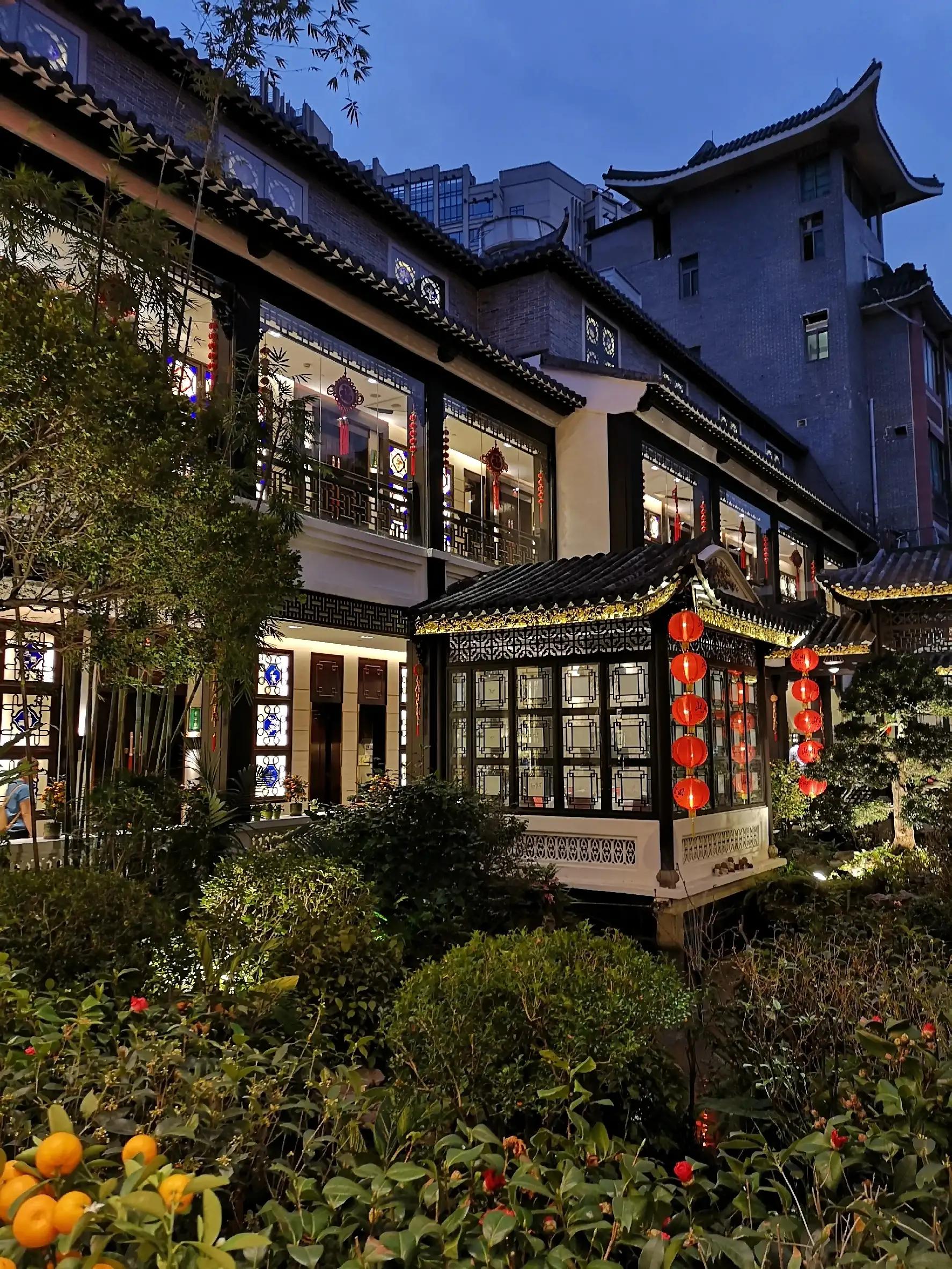 Wandering in Beiyuan Restaurant (one of the three garden restaurants in ...