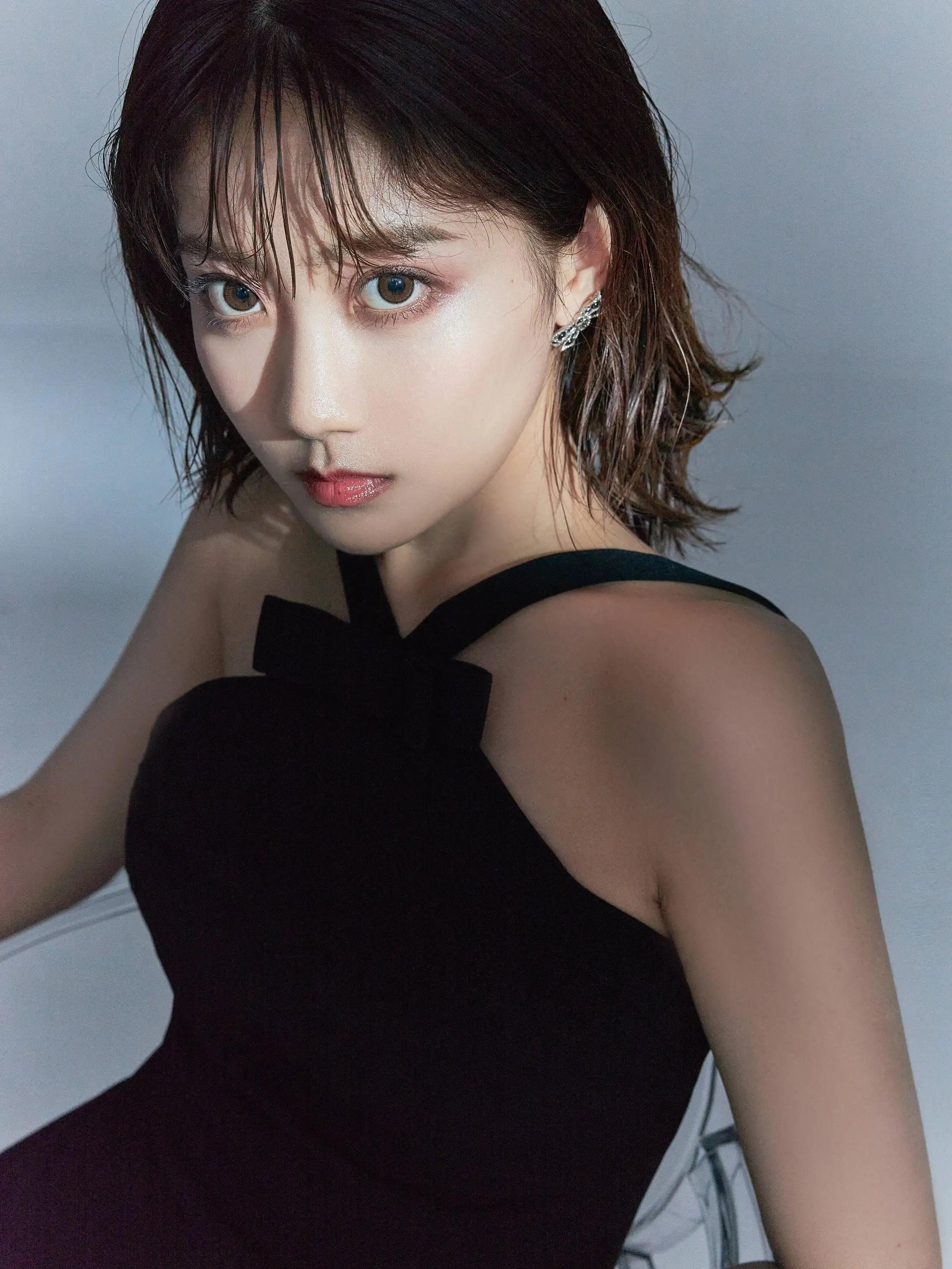 Close-up of portrait photography pose (42) - iMedia