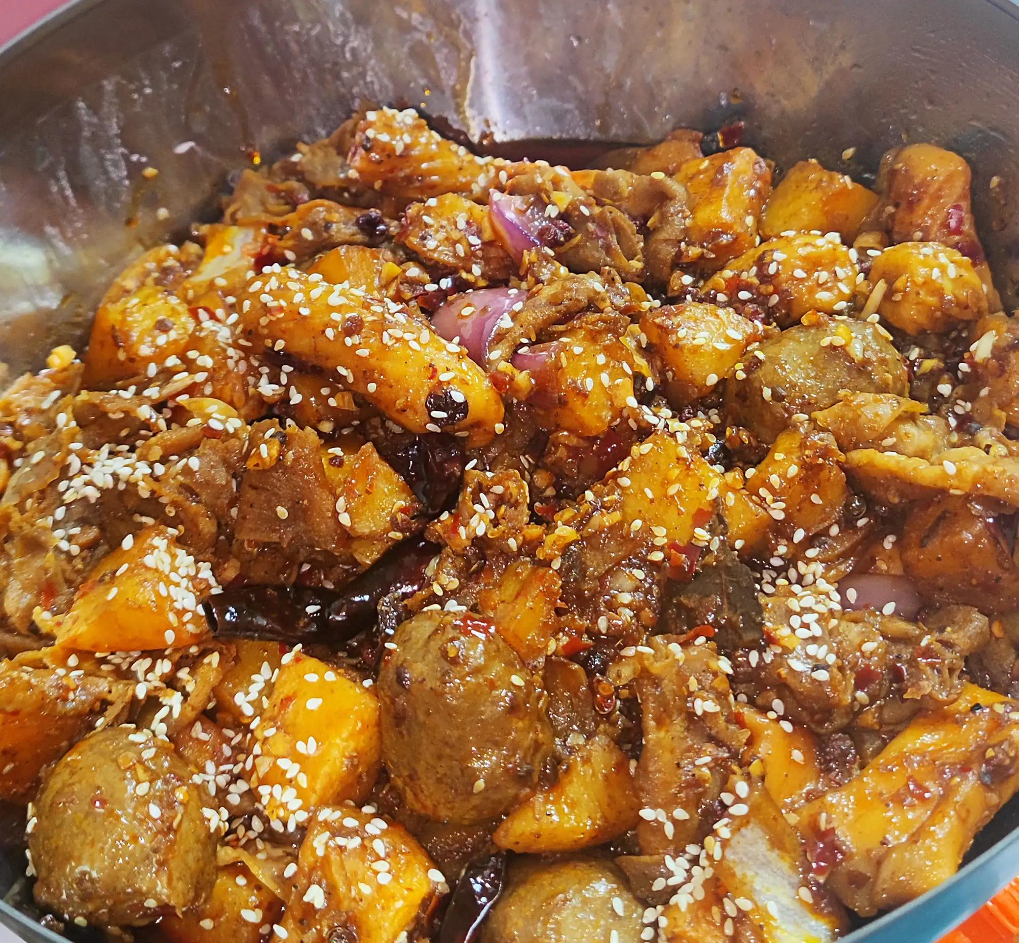 Dry pot fat beef rolls are done in this way, spicy and fragrant ...