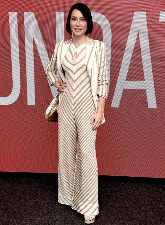 Liu Yuling is really a "deadly woman", wearing a geometric printed suit is elegant and generous ...