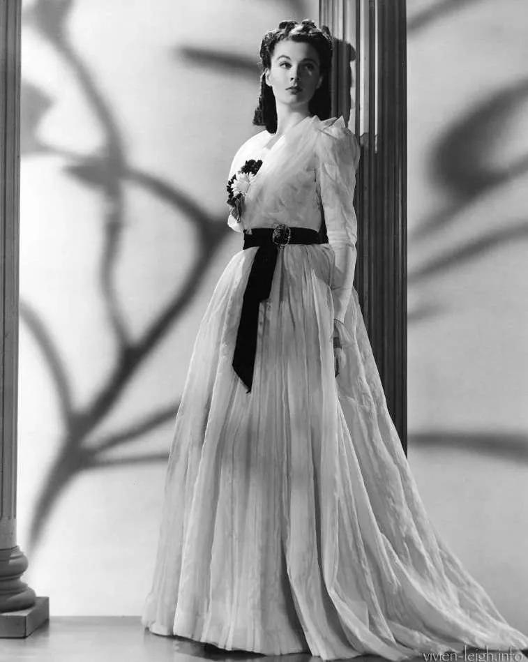 Appreciation of Mrs. Hamilton's costumes in the movie - iMedia