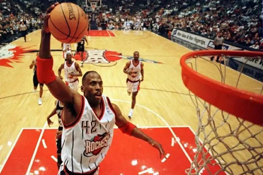 How hard is it to play 1,400 regular season games? Here are the top 10 ...