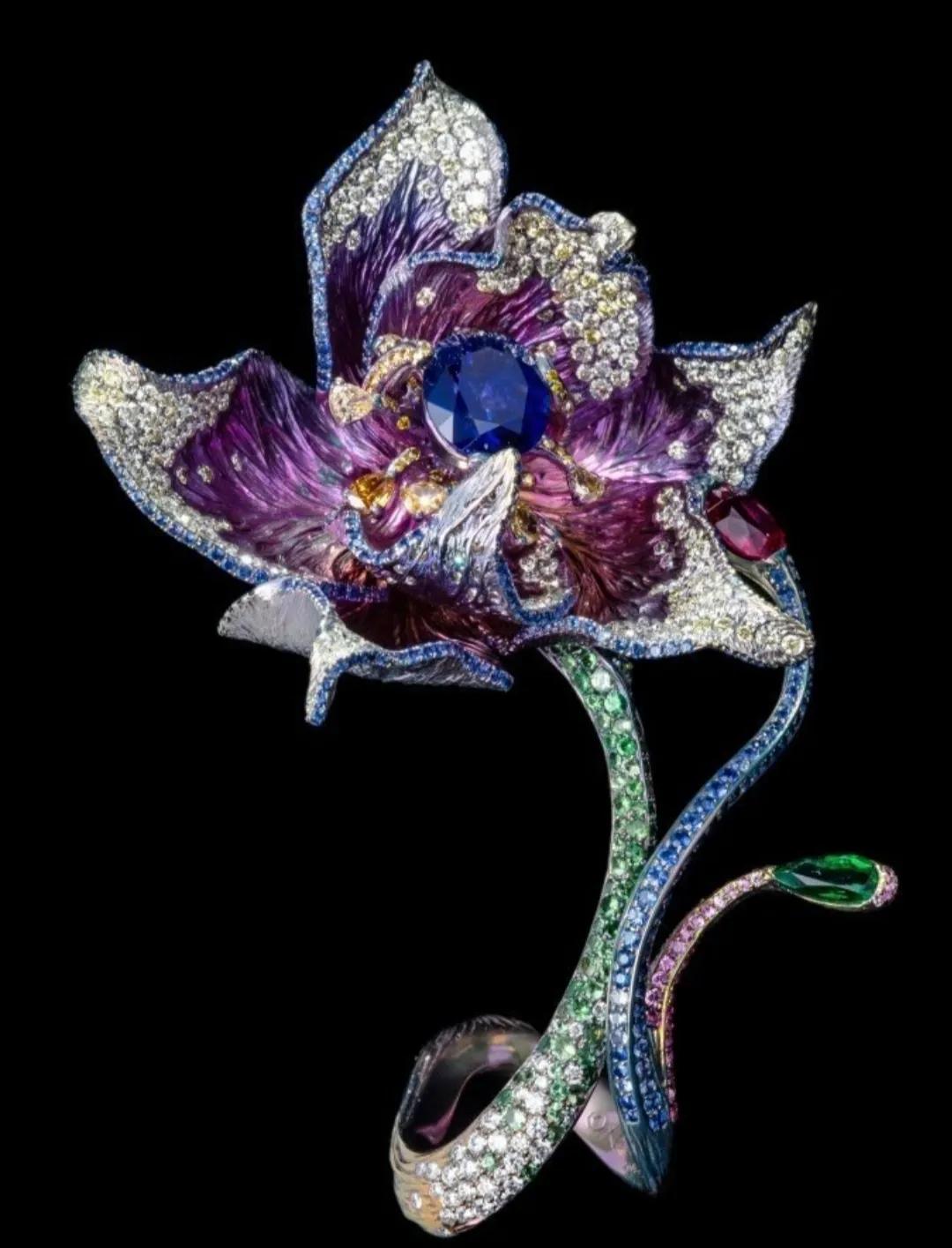 Chen Shiying is a top Chinese jewelry design and engraver, and his ...