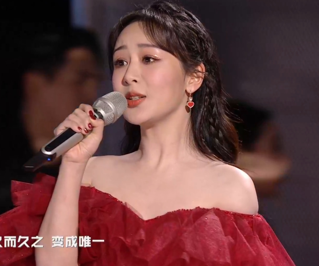 New Year's Eve Gala Actress: Yang Mi is elegant and noble, Tang Yan is ...