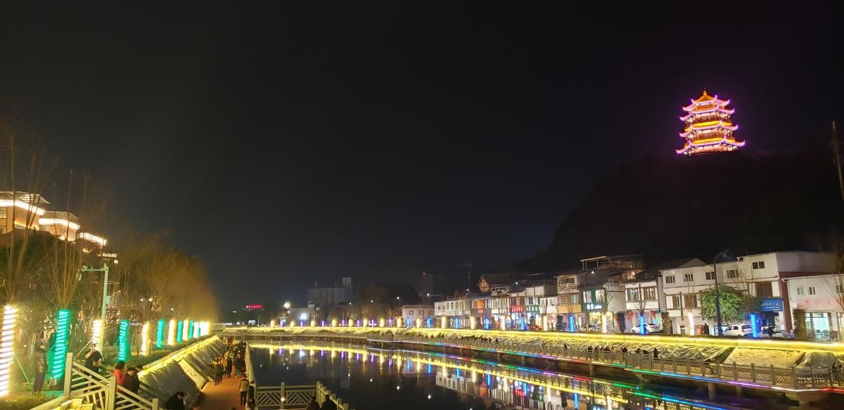 Zhongjiang, Sichuan - the brightly lit Dongjiang Park is the best gift ...