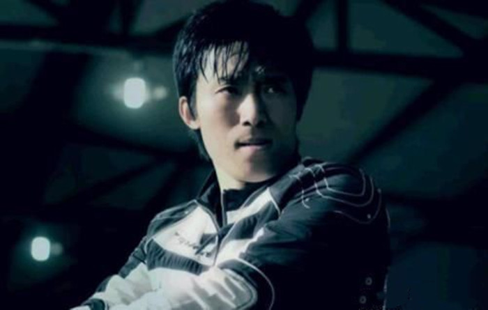 Yue Song: The kung fu is comparable to Bruce Lee, he beats foreigners ...