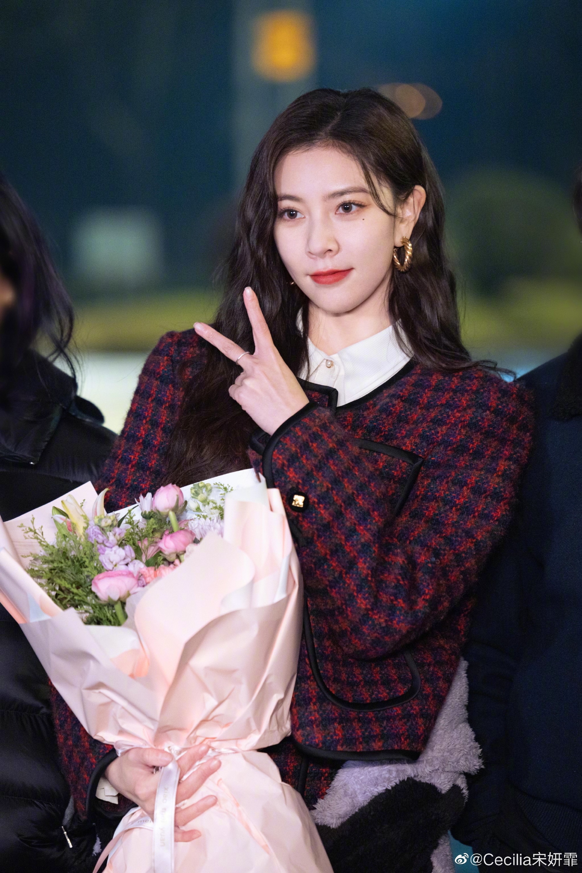 Song Yanfei's photo is taken, the beauty is white and beautiful, and ...