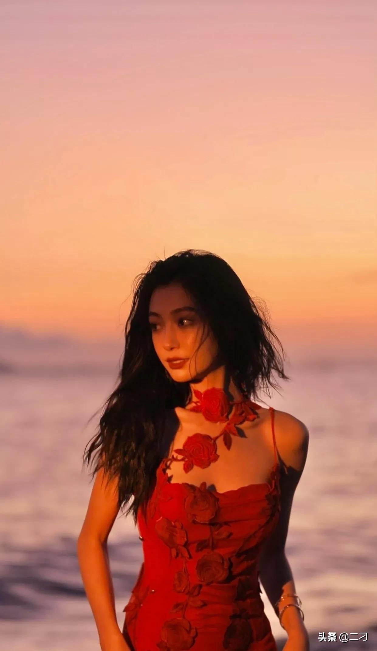 Yi Mengling's seaside sunset red dress is so amazing - iMedia