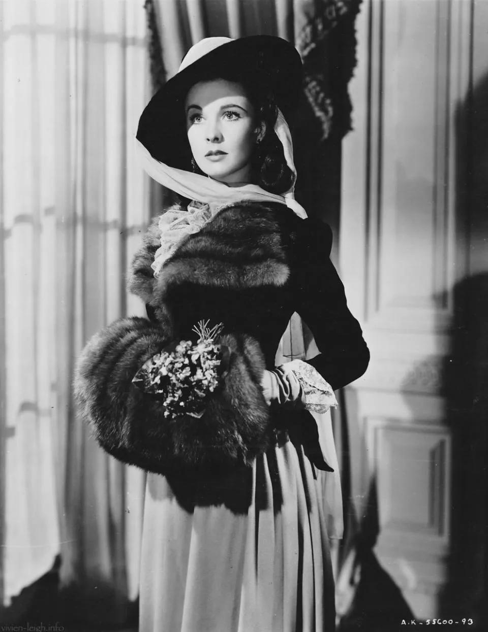 Appreciation of Mrs. Hamilton's costumes in the movie - iMedia