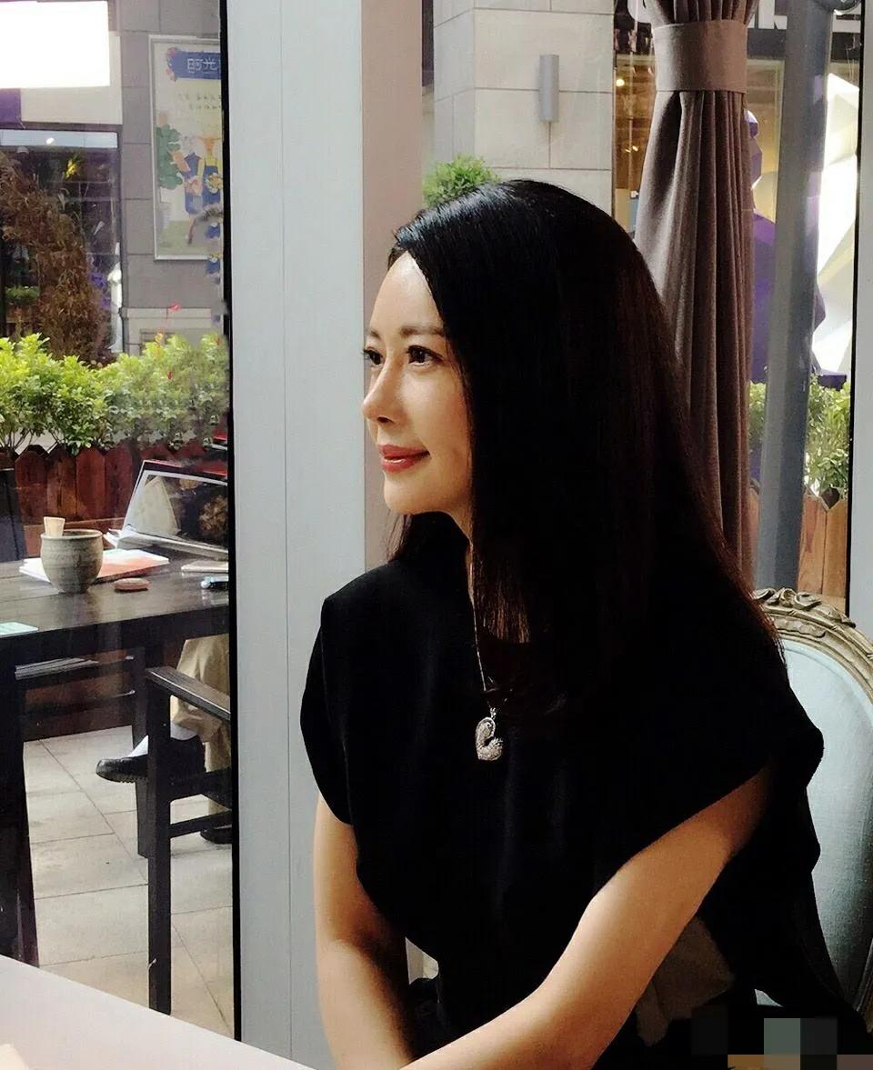 Deng Ying, famous actor - iMedia