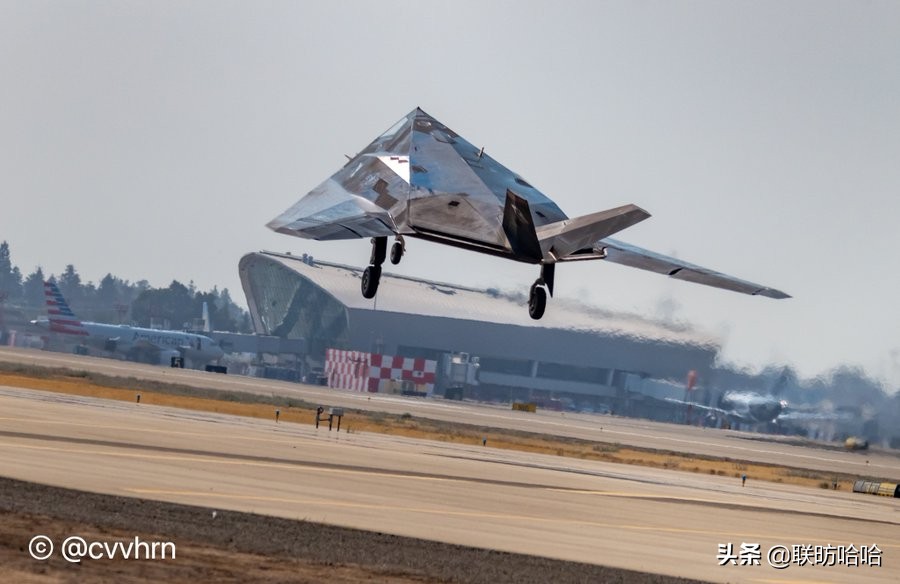 F-22 Trials New Stealth Coating!Second F-22 with mirror coating ...