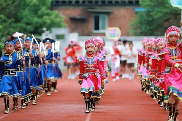 Xibe nationality, one of the traditional ethnic minorities in Xinjiang ...