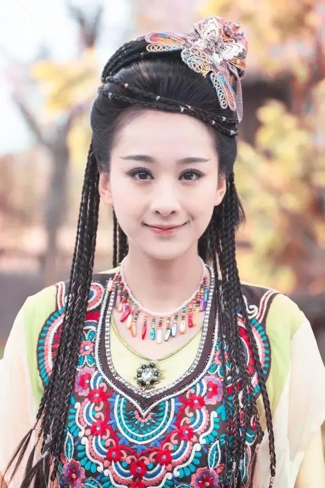 Mu Tingting's beautiful costumes - iMedia