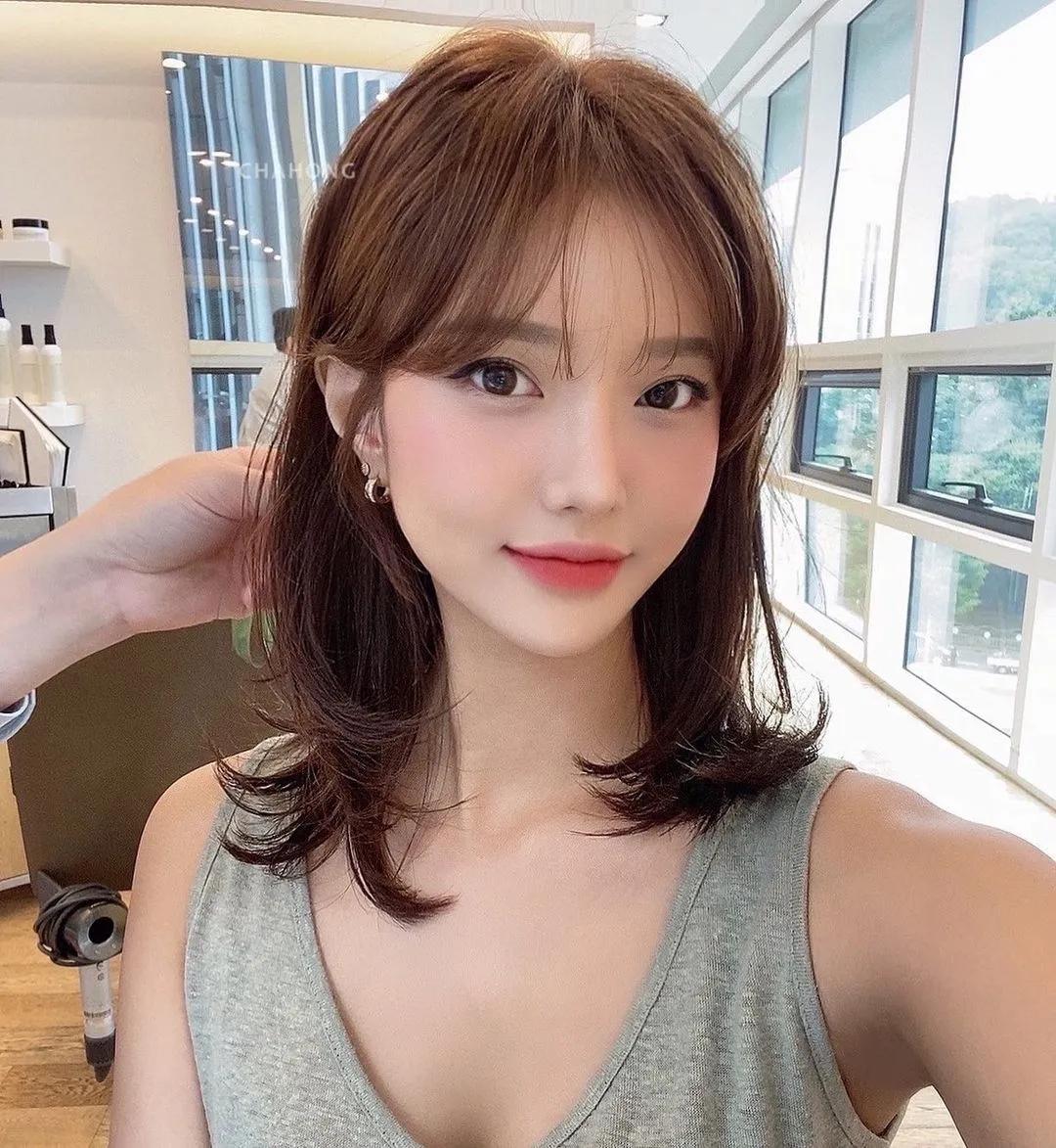 Picking and choosing is still the most charming "clavicular hair ...