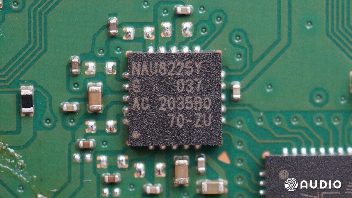 Disassemble the Sony PS5 DualSense gamepad, explore the adaptive ...