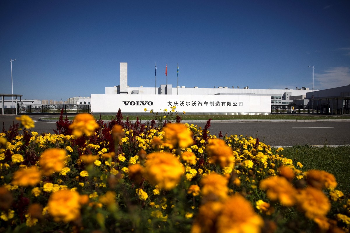 Volvo Cars Smart Factory plays an important role in manufacturing high ...