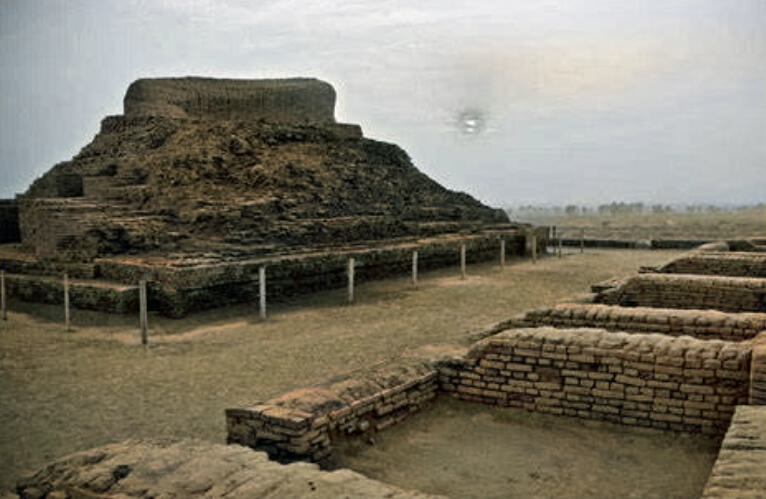 A set of photos shows that the ancient Indian civilization Mohenjo-Daro ...