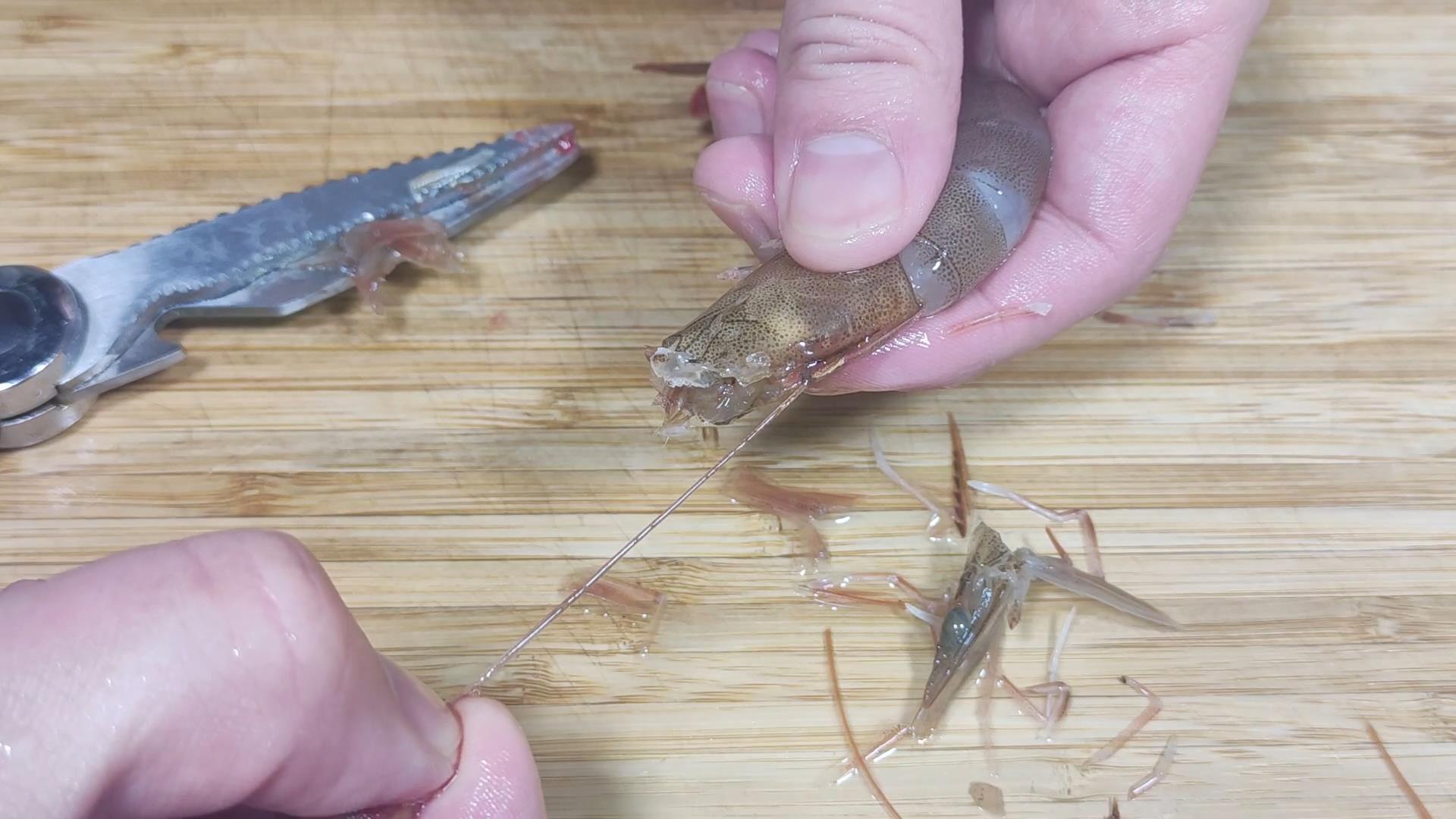 How to make braised prawns delicious?How to easily remove shrimp ...