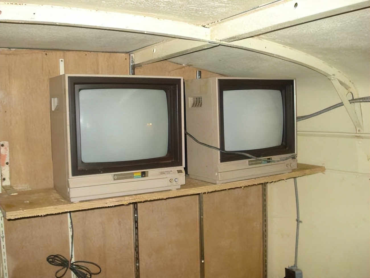 Ark 2, Canada's largest private bunker: built with 42 school buses, can ...