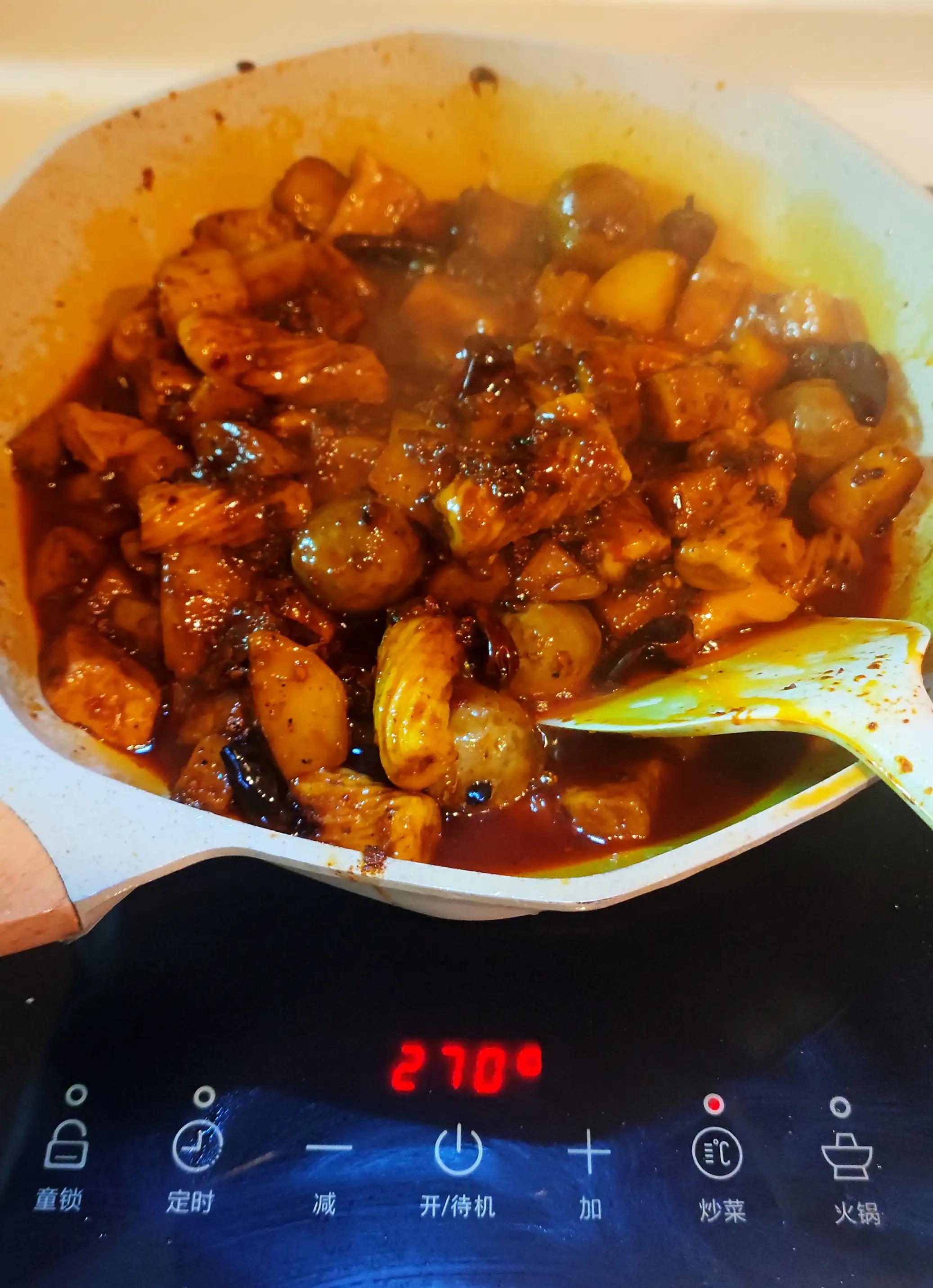 Dry pot fat beef rolls are done in this way, spicy and fragrant ...