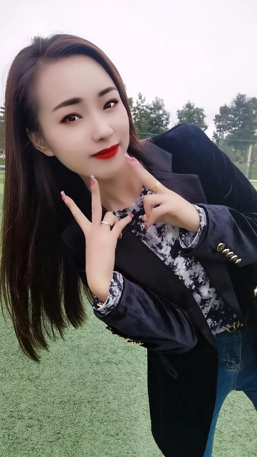 Slender body, perfect face, outstanding appearance - iMedia