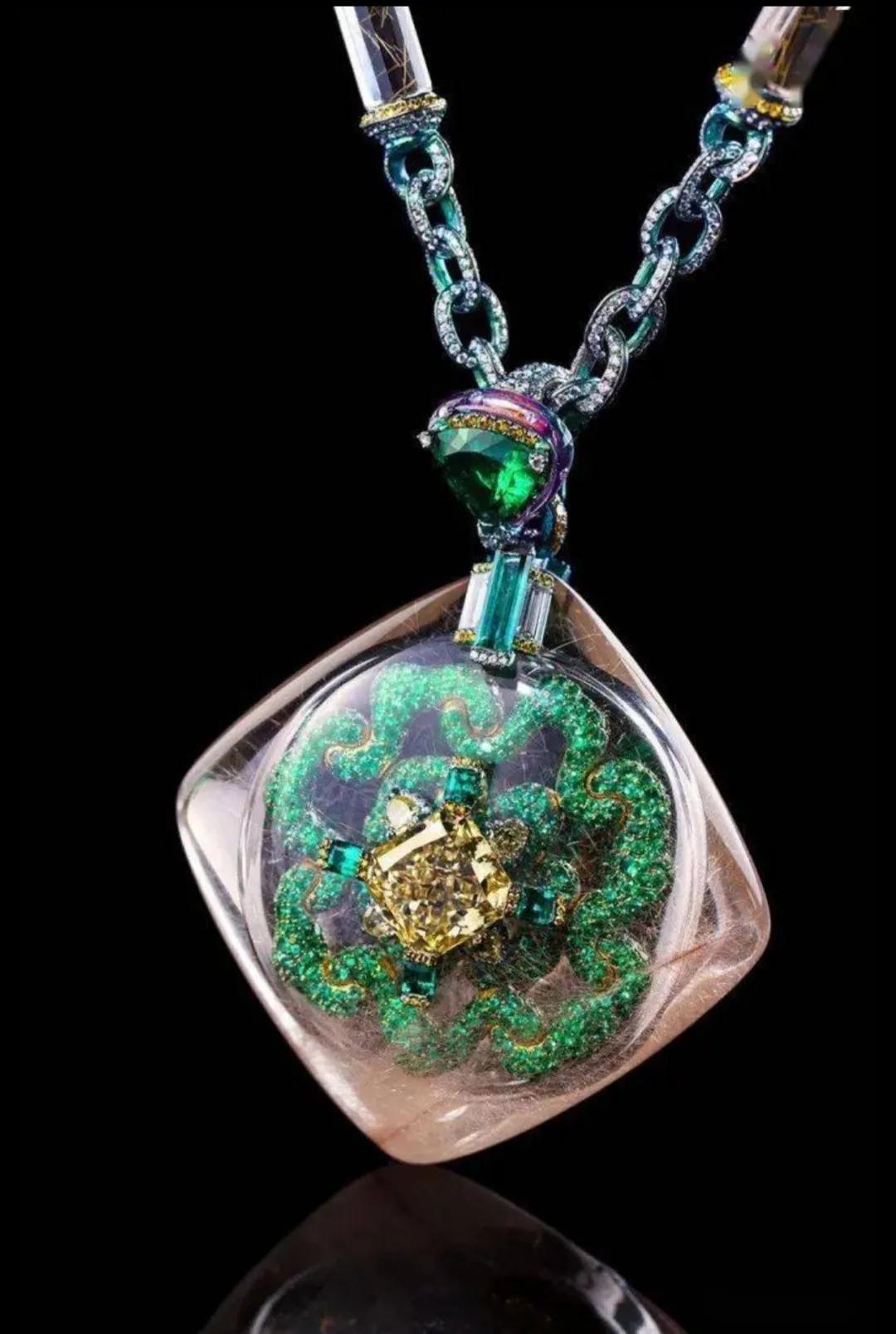 Chen Shiying is a top Chinese jewelry design and engraver, and his ...