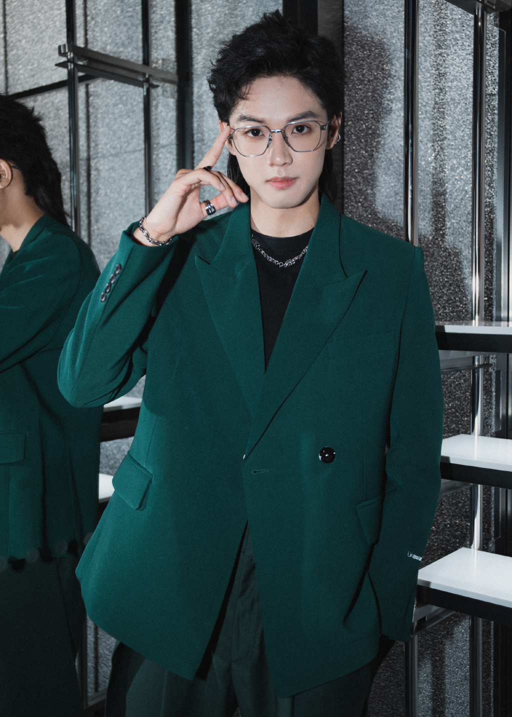 Zhou Junwei: With both talent and appearance, his participation in "Liu Li" became popular, and ...