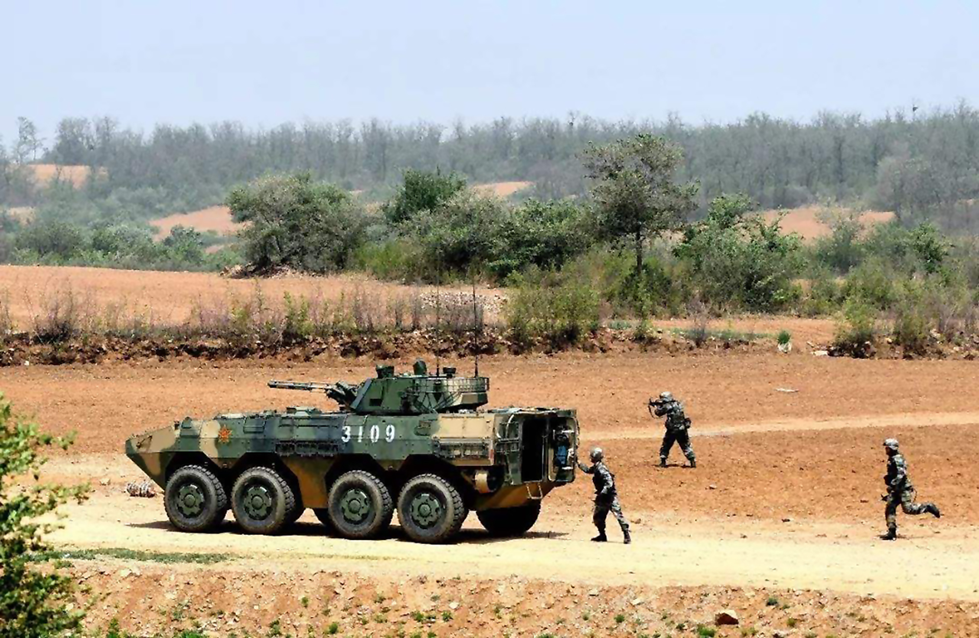 What is the difference between mechanized troops and motorized troops ...