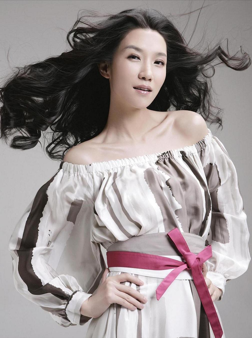 "Childhood Goddess" Wang Liwen: When she was popular, she married Yang ...