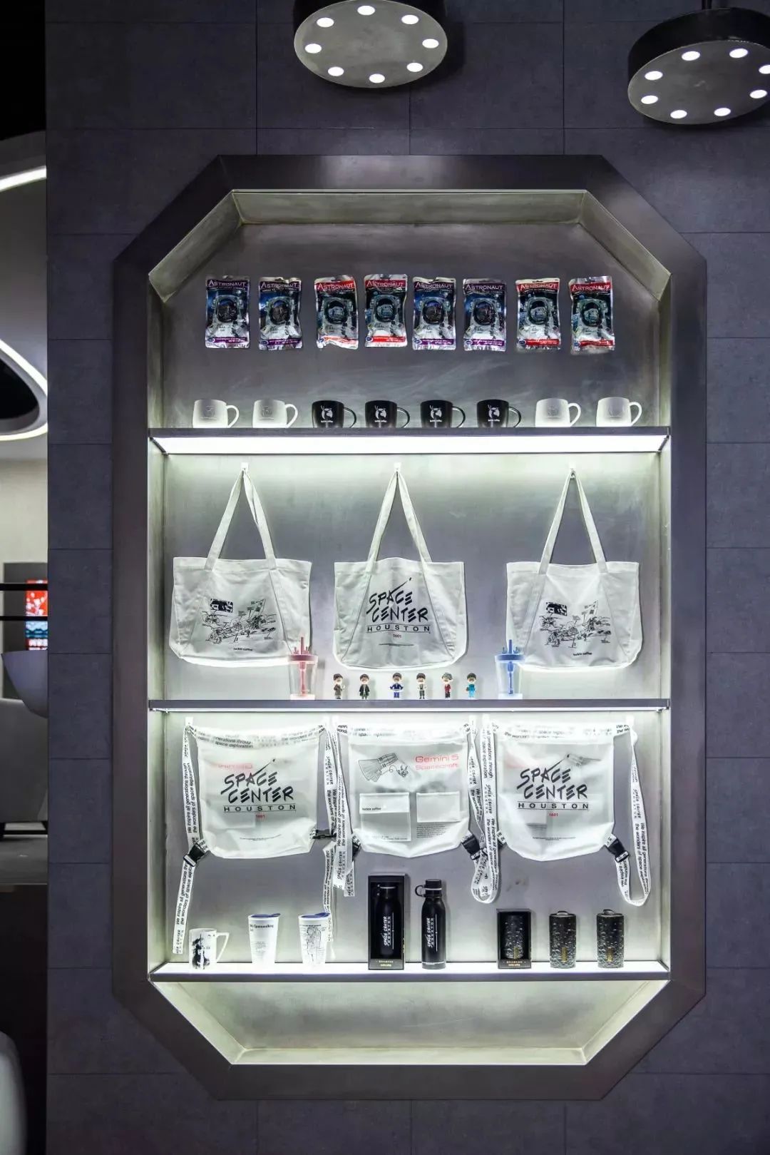 Luckin Coffee and its product packaging series visual system artists in ...